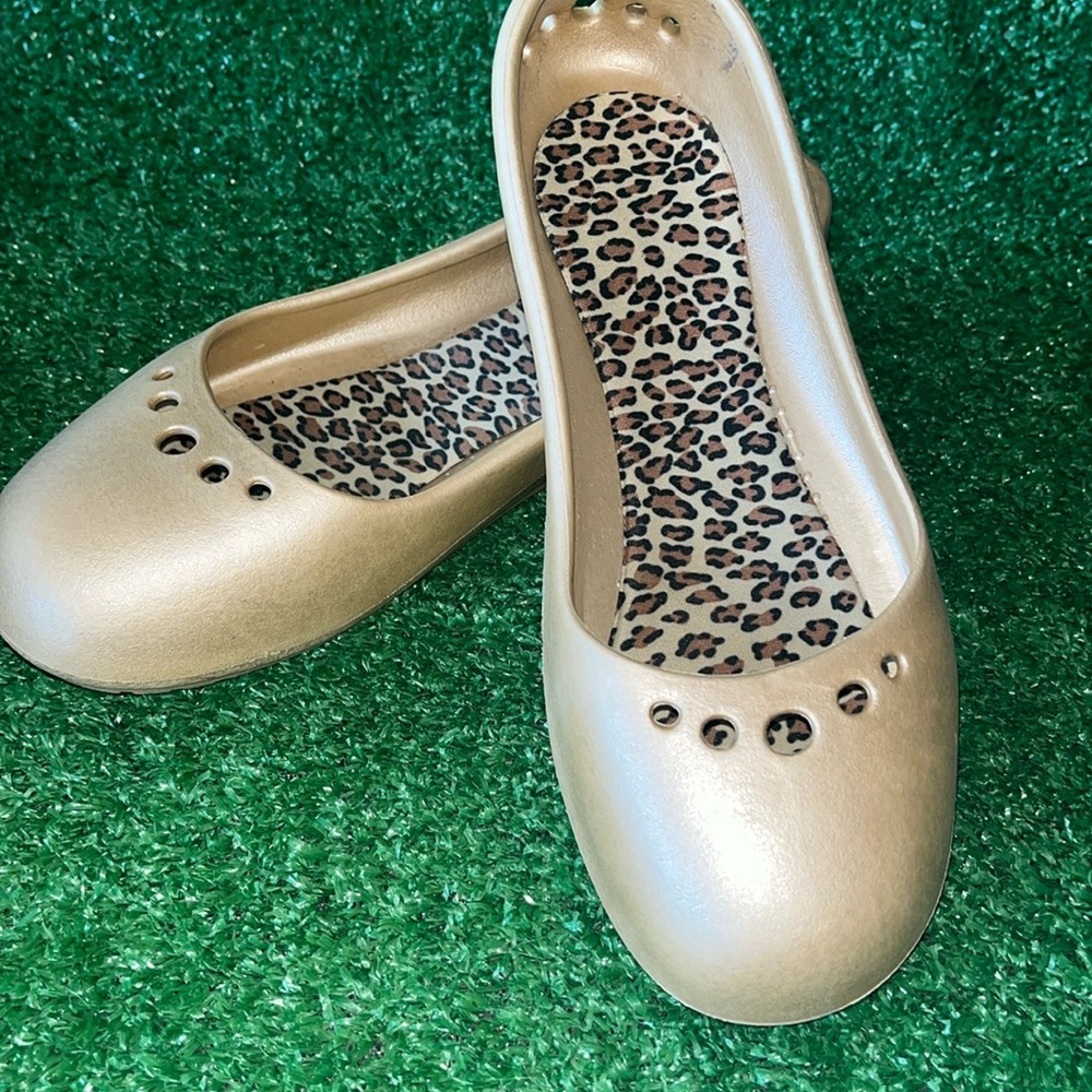 Crocs Ballet Flats Gold/Metallic Gold Size 7 - Gem